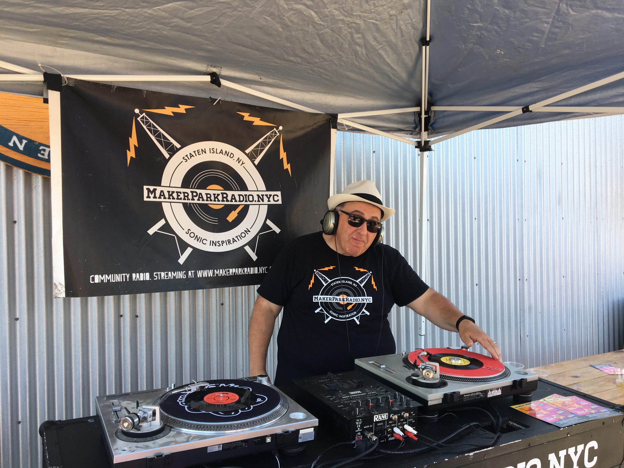 Photos – THE ROCKER